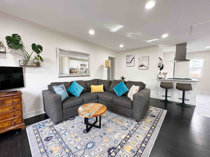 Cozy Oasis In Vibrant North Denver. Home W/ Yard! - Denver, CO