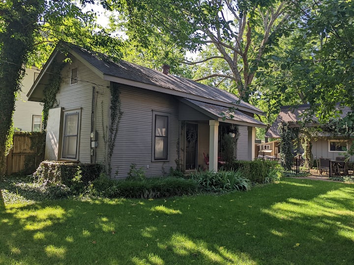 Historic Guest House In Downtown Bentonville - Bentonville, AR
