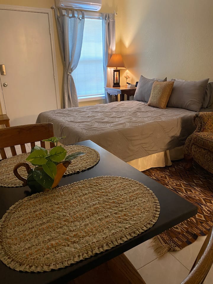 Private Loft-close To Lackland, Seaworld & Rivwalk - Lackland AFB, TX