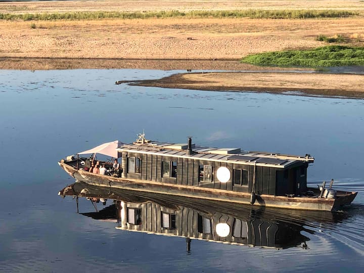 Superbe Bateau 18 M X 4,35m Avec Poêle à Bois - Bourgueil