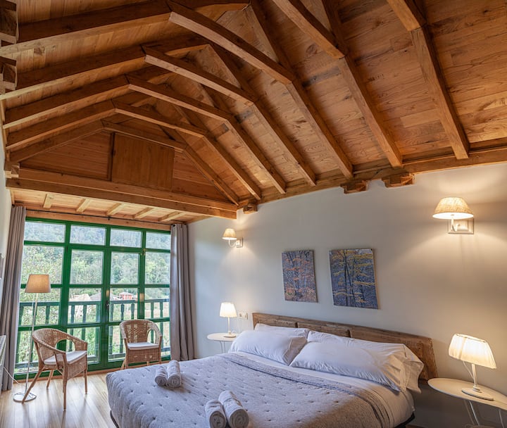Habitación Matrimonial Con Balcón A La Montaña - Salas