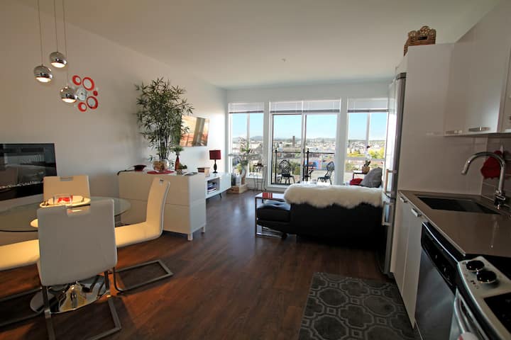 Fisgard Flat: Best Location, Views, Parking, W&d - Saanich