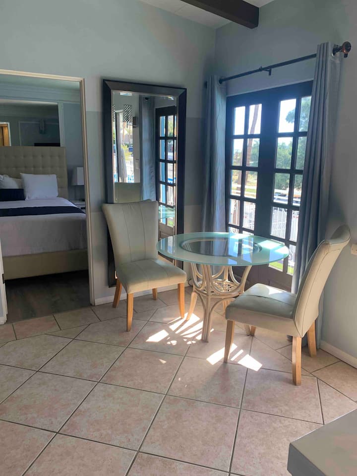 24 - Queen Suite (1bedroom, 2 Bath, Kitchen) - 棕櫚泉