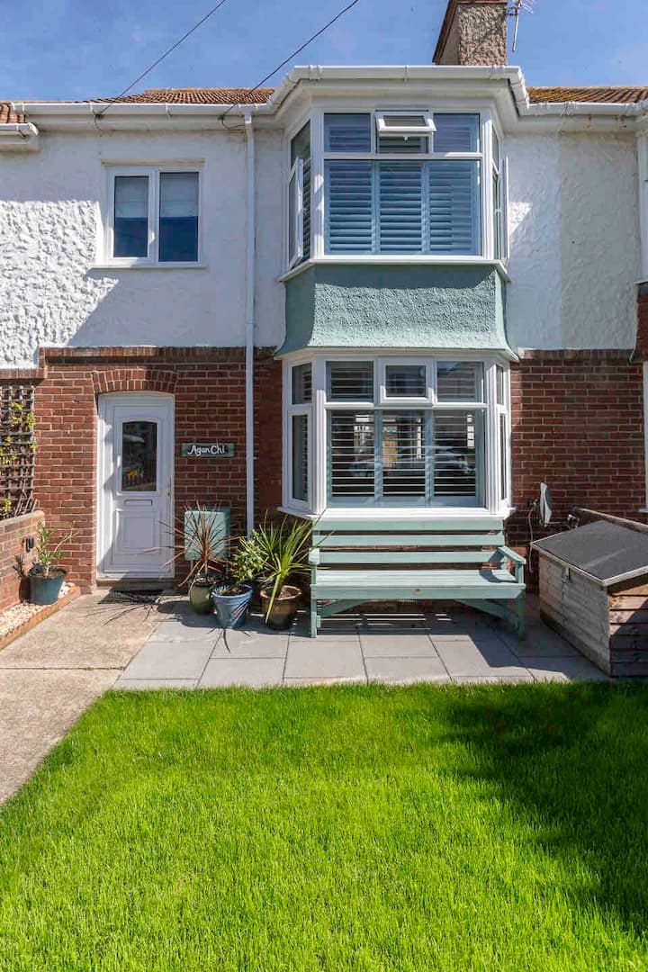 Agan Chi - By The Beach - Bude