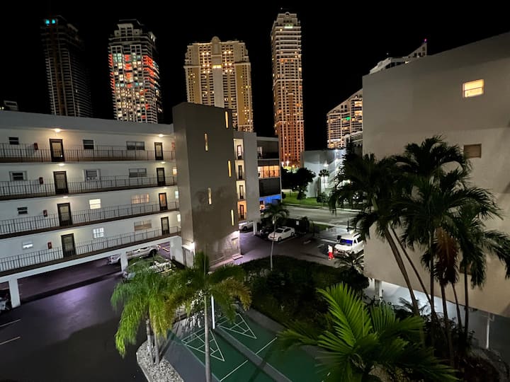 Paty’s Beach Escape - Sunny Isles Beach, FL