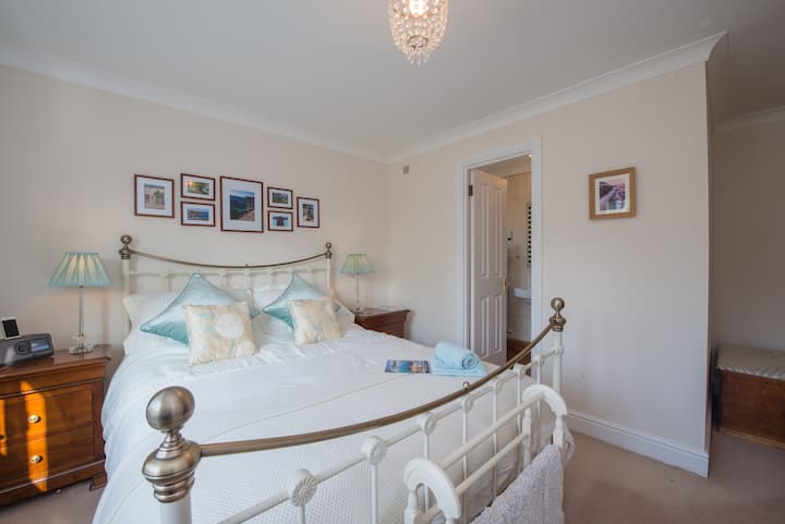 Cotswolds* Kingsize Bed *En-suite *Private Parking - Castle Combe