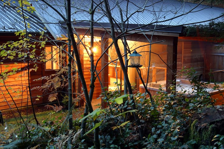Sunrise Guesthouse W/hottub & Sauna At Mt. Rainier - Ashford