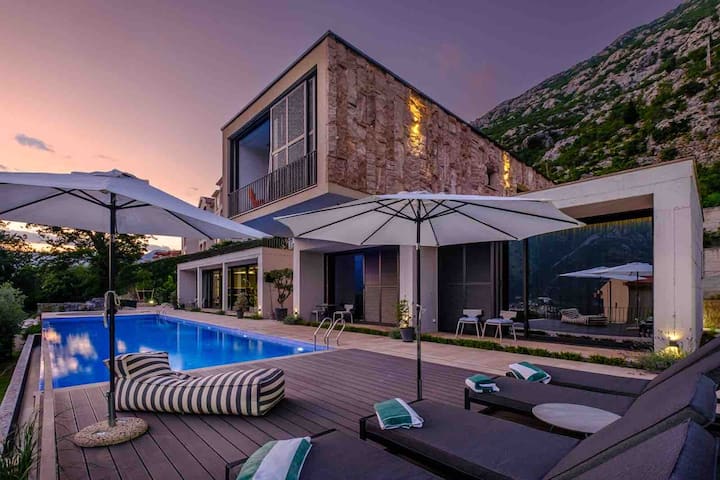 Villa Invicta With 17m  Pool And Bay View - Kotor