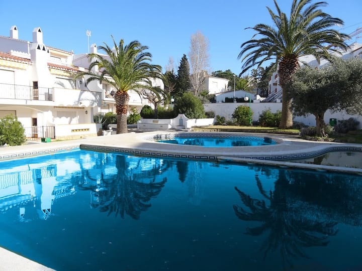 Hermoso Apartamento Cualquier Comodo En La Residencia Orientación Sur Vista Jardín + Piscina. - Cadaqués