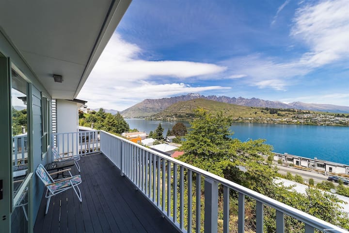 Home With Stunning Views - Queenstown, New Zealand
