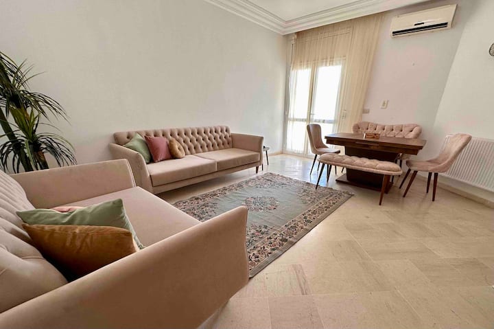 2-bedroom Apartment In Lively Neighborhood - Tunis