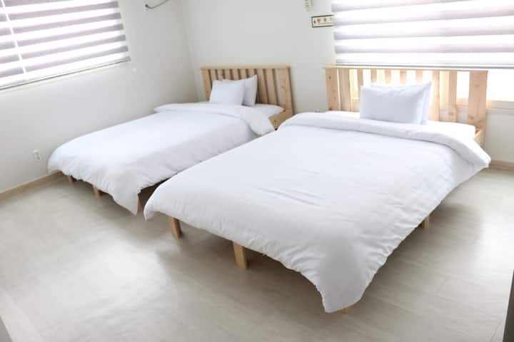 Cozy Flat Nearby Metro And E-mart(4 People Room) - Seúl