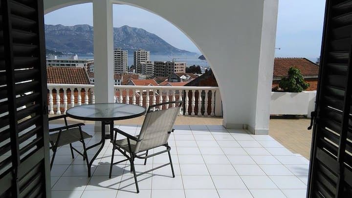 Cosy Apartment, Huge Terrace Overviewing Budva - ブドヴァ