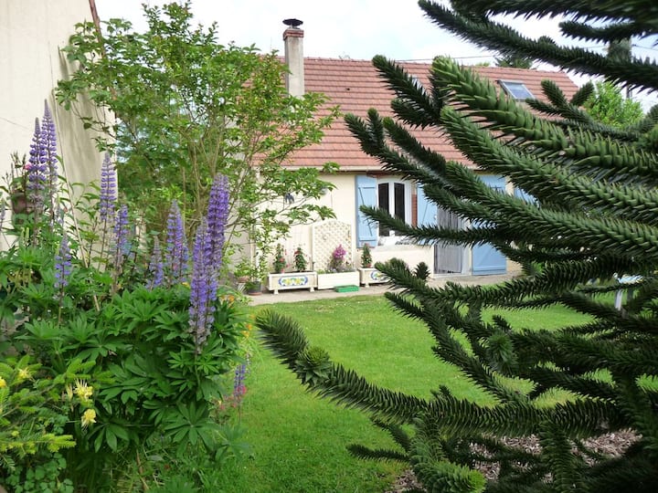 Charmante Petite Maison Au Calme - Sancoins