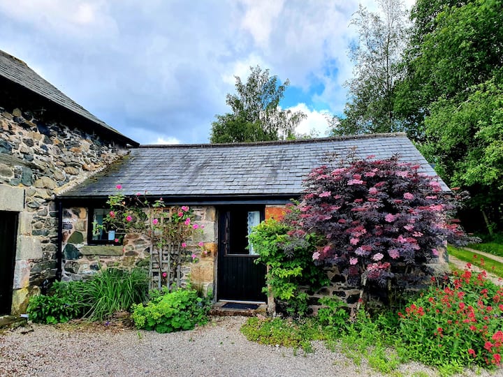Lakeland Cottage - A Quiet Hideaway With Fire Pit - United Kingdom