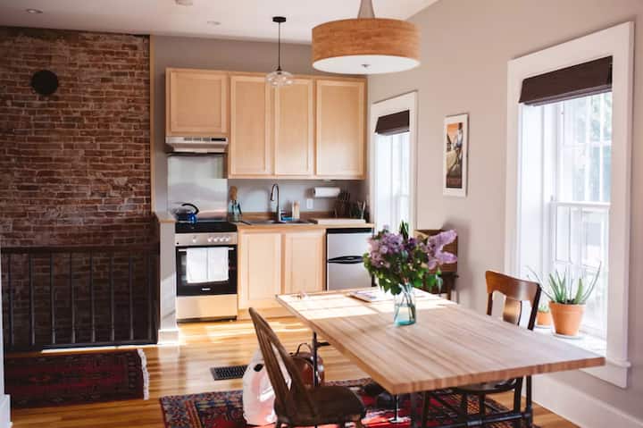 Decorah House • Bright, Sunny, Walk Downtown! - Decorah, IA