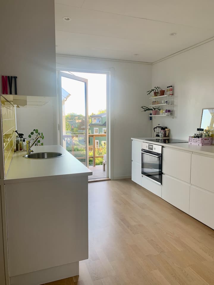 2 Soverom, Sentralt, Rolig, Parkering Og Balkong. - Trondheim