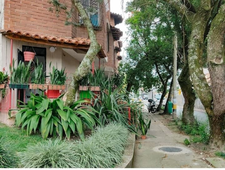 Delightful 1-bedroom Tiny House, Best Located! - Medellín, Colombia