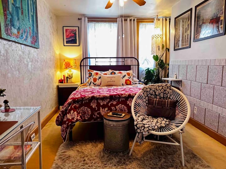 Bright Queen Room | Artist Brownstone | 15mins>nyc - Nueva York