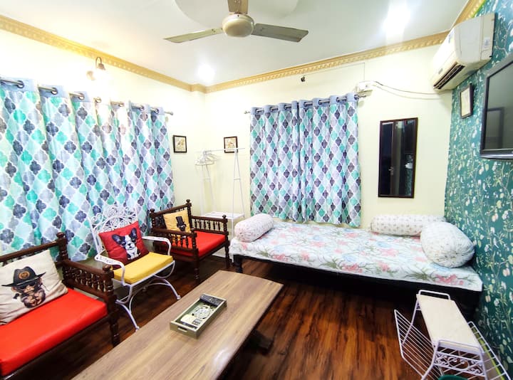Theurbanattic: Convenient & Cozy - Kolkata (Calcutta)