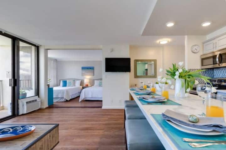 Waikiki Condo 1 Br W/free Parking 1 Block To Beach - Kailua, HI