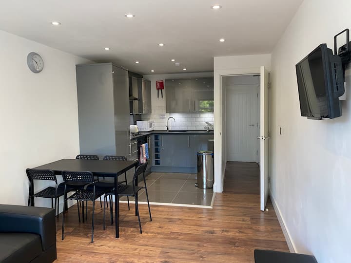 Modern Apartment - Seconds From Tube Station - Wimbledon - London