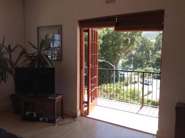 4 Bedroom All En Suite Villa Close To The Beach. - Camps Bay