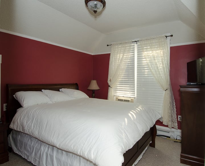 Logan Home On Gladstone - Portland, OR