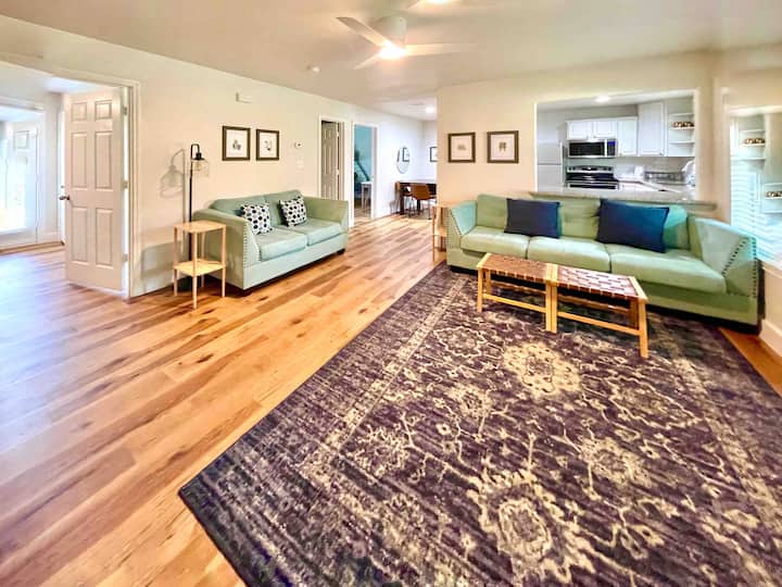 Home With Garage And Yard!  Near Downtown Mckinney - McKinney, TX