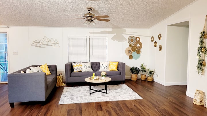 Cheerful Country Home 5 Min Amphitheater/fairgroun - Temple Terrace, FL