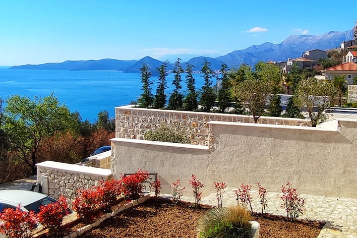 Almond Apartments 🌅 A2 (Sea View) - Montenegro