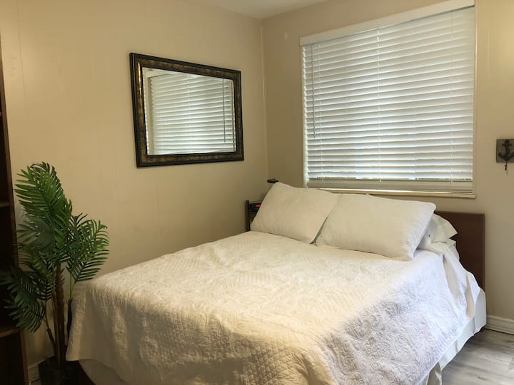 Cozy St. Pete Studio - St. Petersburg, FL