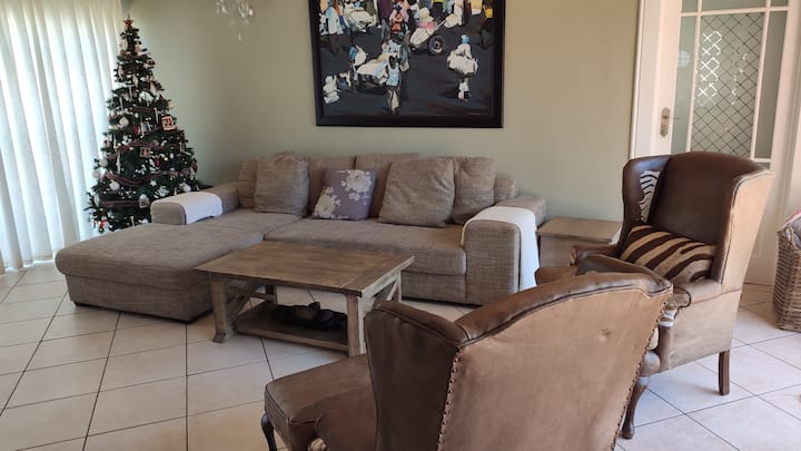 Big Family Home, Kid Friendly, No Electricity Cut! - Port Elizabeth