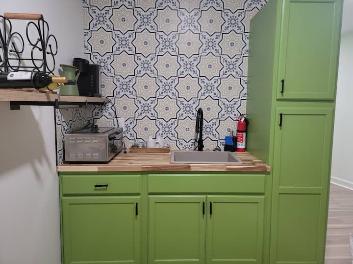Newly Remodeled Efficiency Apartment. - Maryland