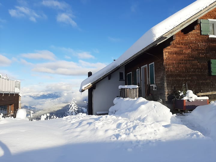 Chalet Mit Aussicht Auf See Und Berge Stockhütte - Alps