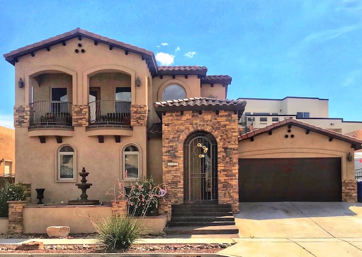 Custom Spanish Style Home (Near Balloon Fiesta) - 阿爾伯克基