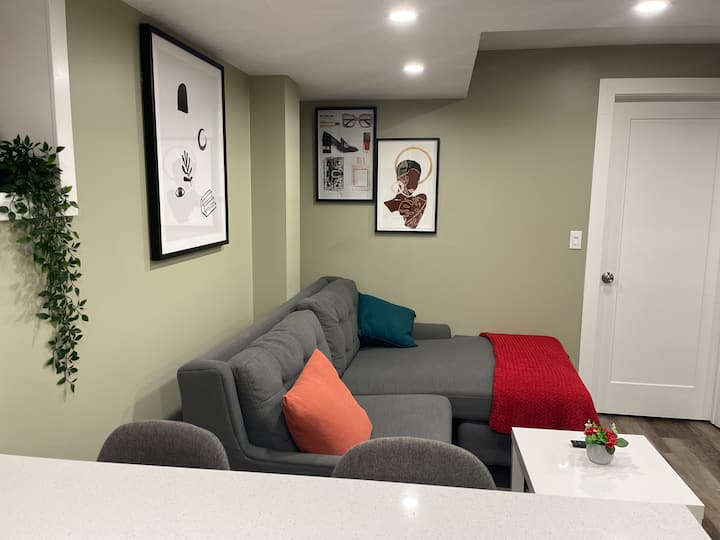 Entire Legal Basement Suite 8 Mins To Downtown - Edmonton