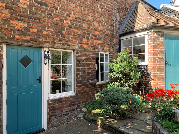 Characterful Seaside Cottage With Secluded Garden. - Hastings