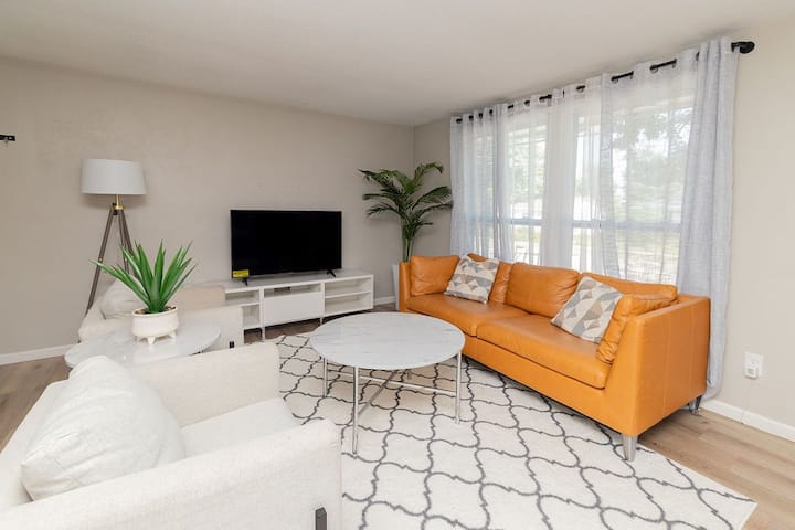 Elegant 2 Bedroom Home Close To All Amenities - Fort Wayne, IN