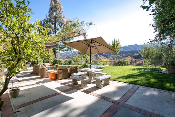 Massive 2 Floor Villa W Magnificent Mountain Views - Santa Clarita, CA