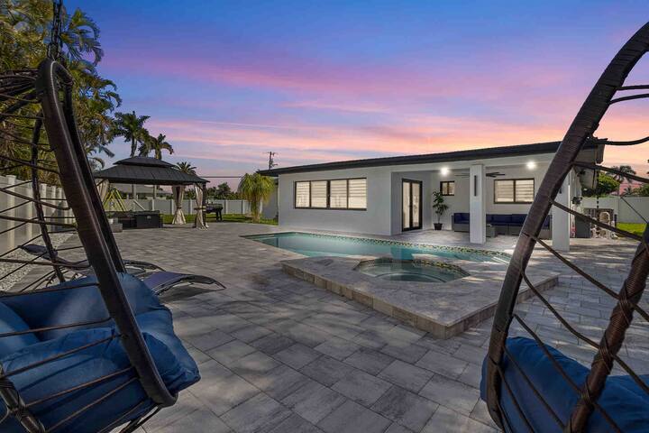 Luxury House  3bd/3bh/pool/gameroom/playground - Cape Coral, FL