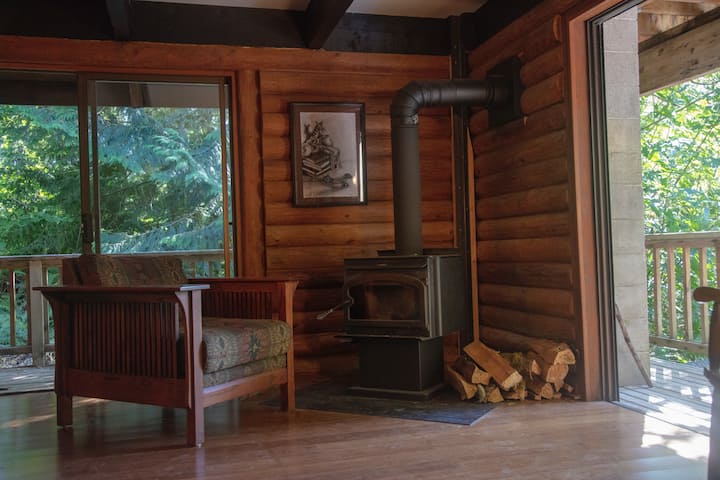 Log Lodge | Lake, Olympic Views, 20-acre Forest - State of Washington