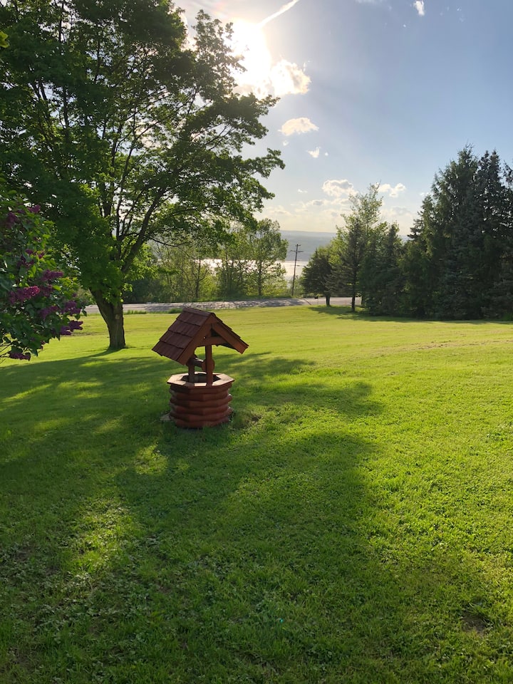 Wine Country Getaway - Seneca Lake, NY