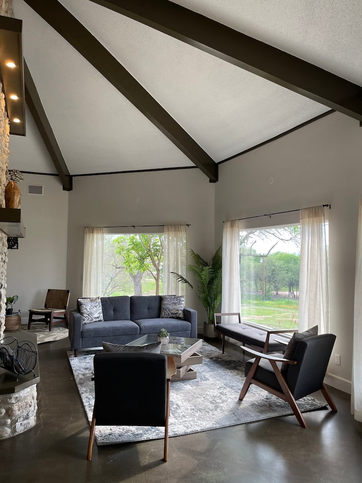 Pebble House With Private Pool, Ev Charger - Kingsland, TX