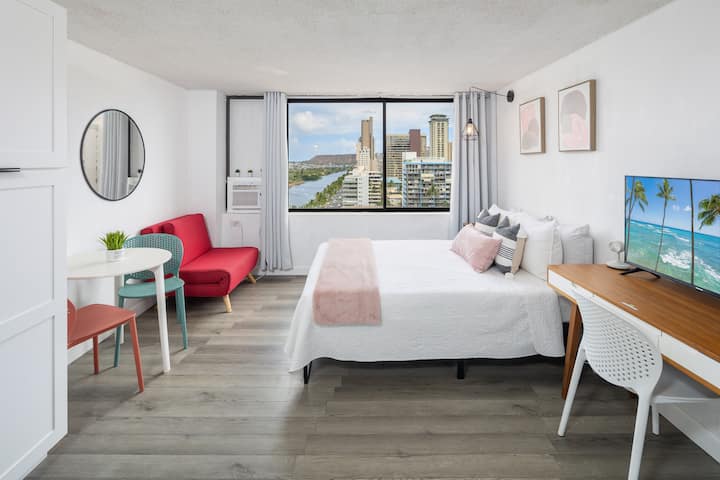 Newly Renovated Waikiki - Honolulu