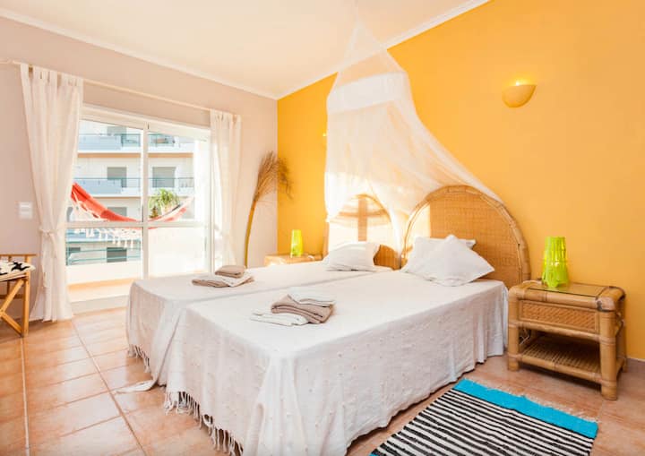 Sunny Getaway: Beach, Pool, Balcony - Lagos, Portogallo