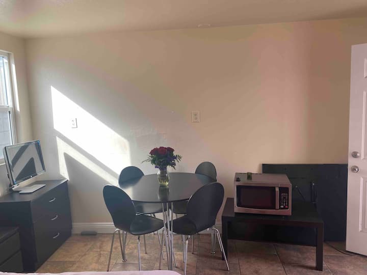 Delightful 1 Bedroom Completely Furnished - Whittier, CA