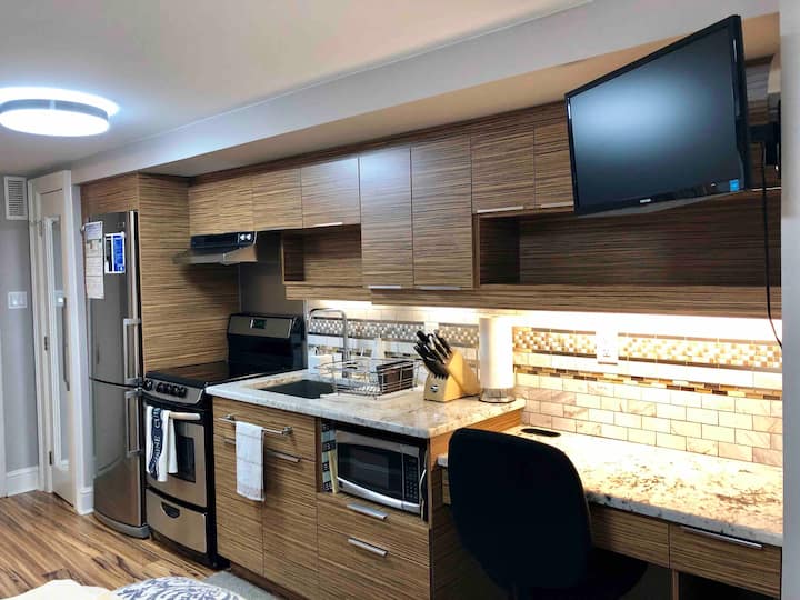 Immaculate Furnished Compact Studio In Sandy Hill - Ottawa
