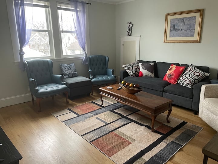 Beautiful Sunny Apartment Salem - Salem, MA