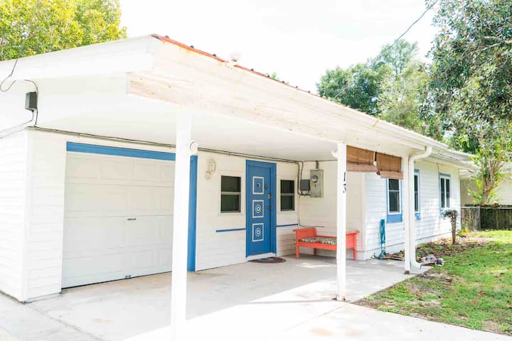 Retro Bungalow - Minutes Walk To The Water - Fort Walton Beach, FL